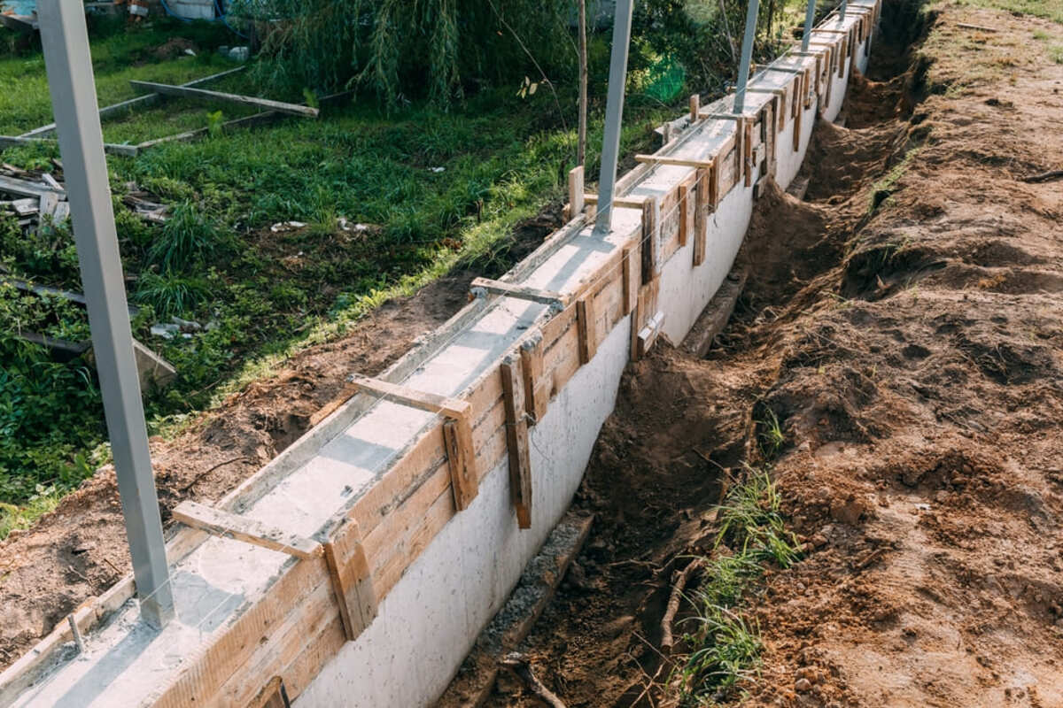 Cum construiesti un gard zidit: tipuri si materiale necesare